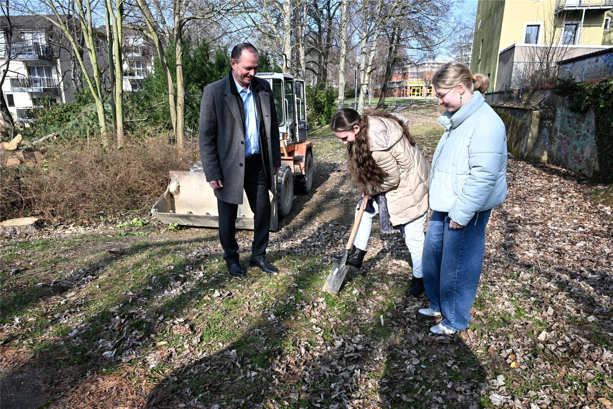 Sportanlagen und moderner Treffpunkt für alle: Jugendliche ...