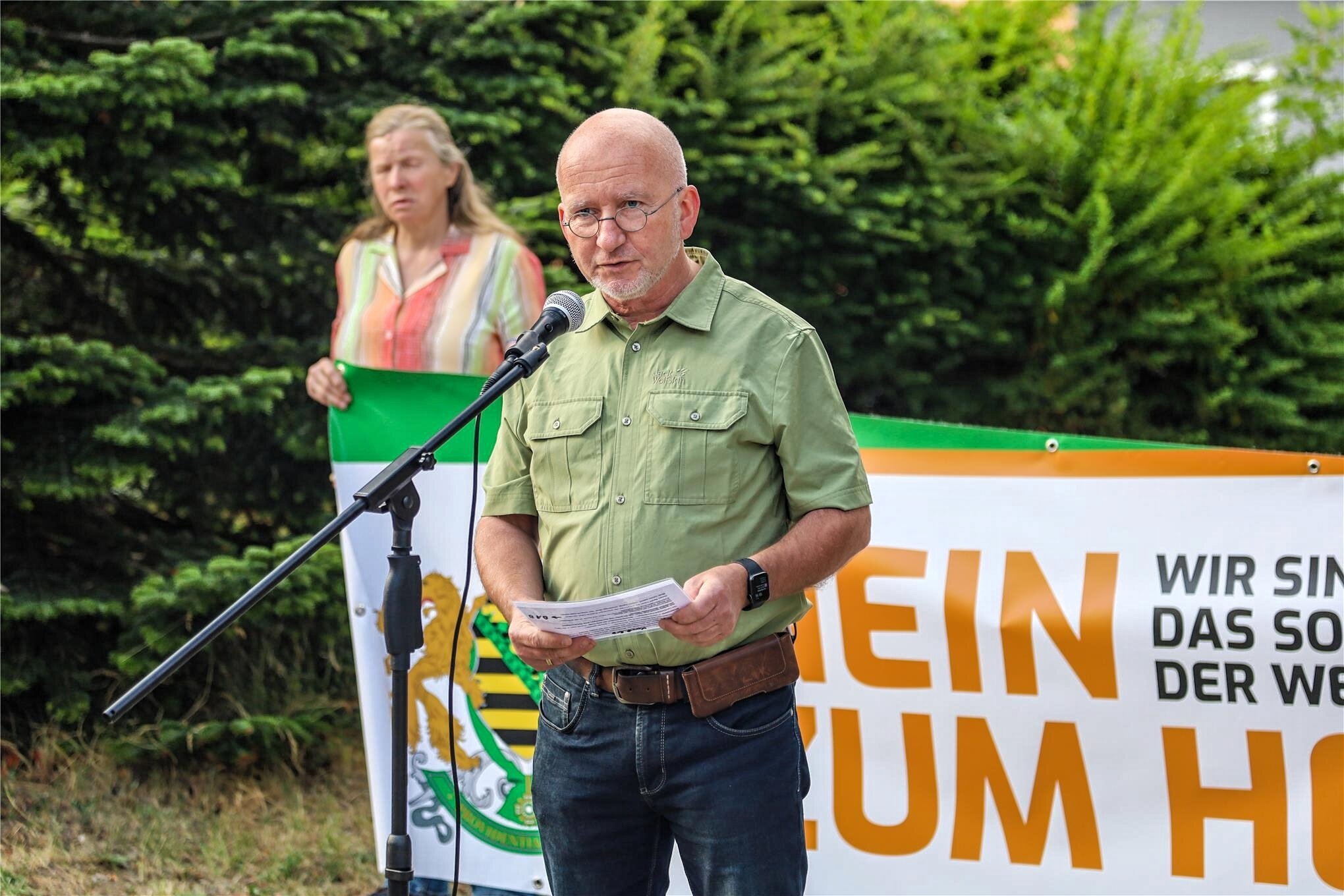 Streit um neues Flüchtlingsheim im Erzgebirge: Unternehmer entschuldigt ...