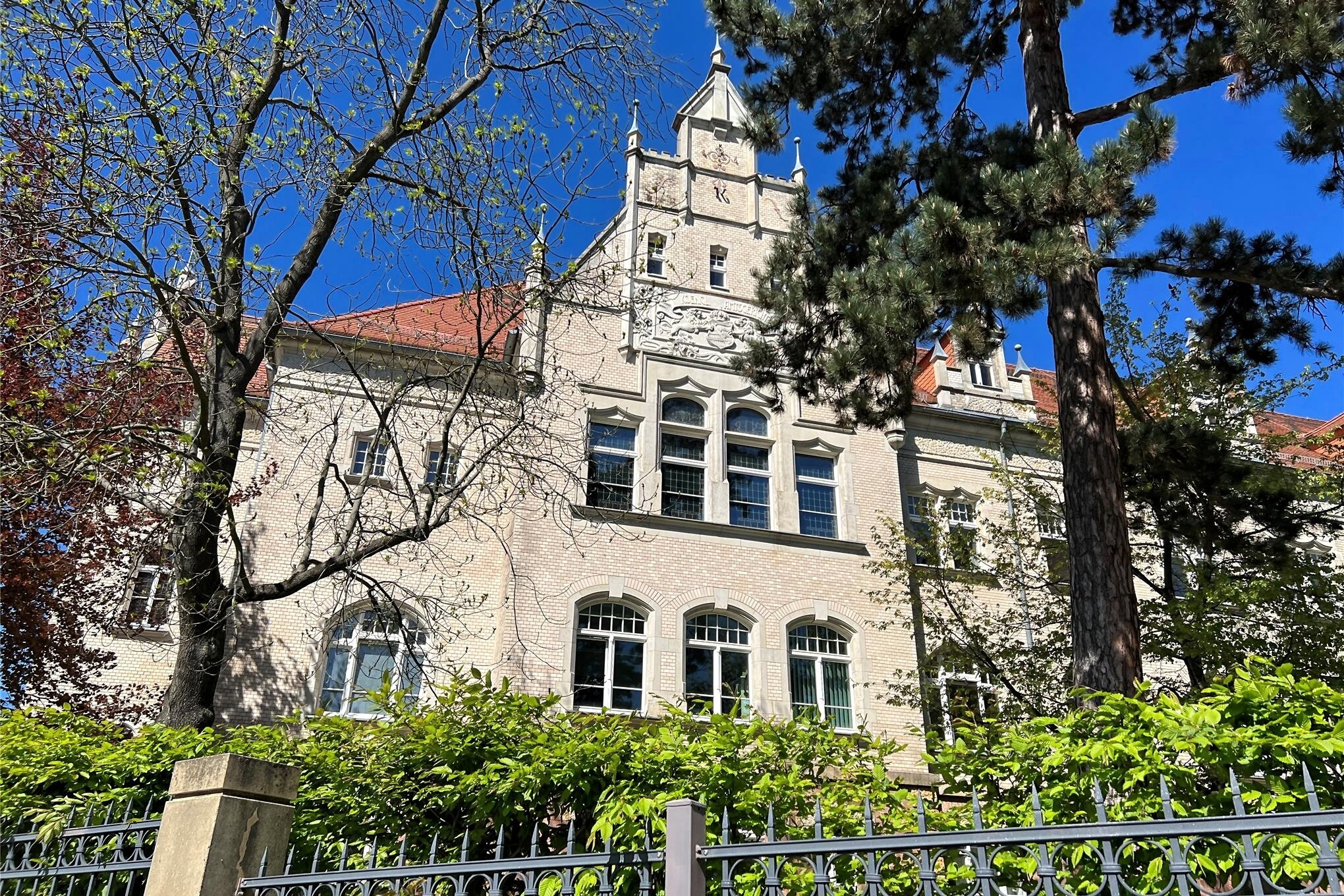 Student vorm Amtsgericht Döbeln: Was zeigt das Video vom Handgemenge ...