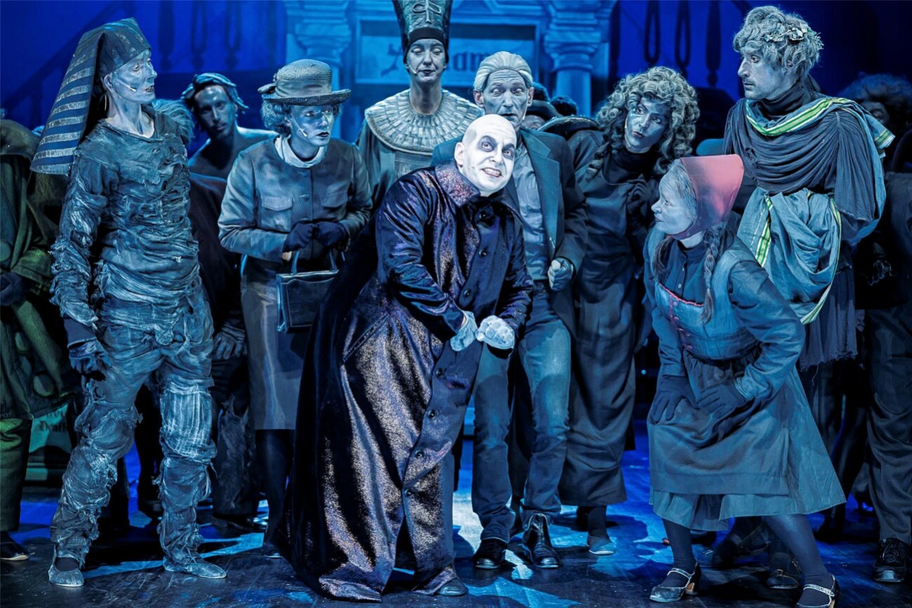 Theater Plauen-Zwickau: Was die neue „Fledermaus“ mit der „Addams ...