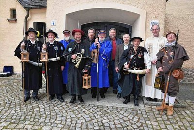 Thumer Türmer Matthias Barth feiert Jubiläum mit Zunftbrüdern