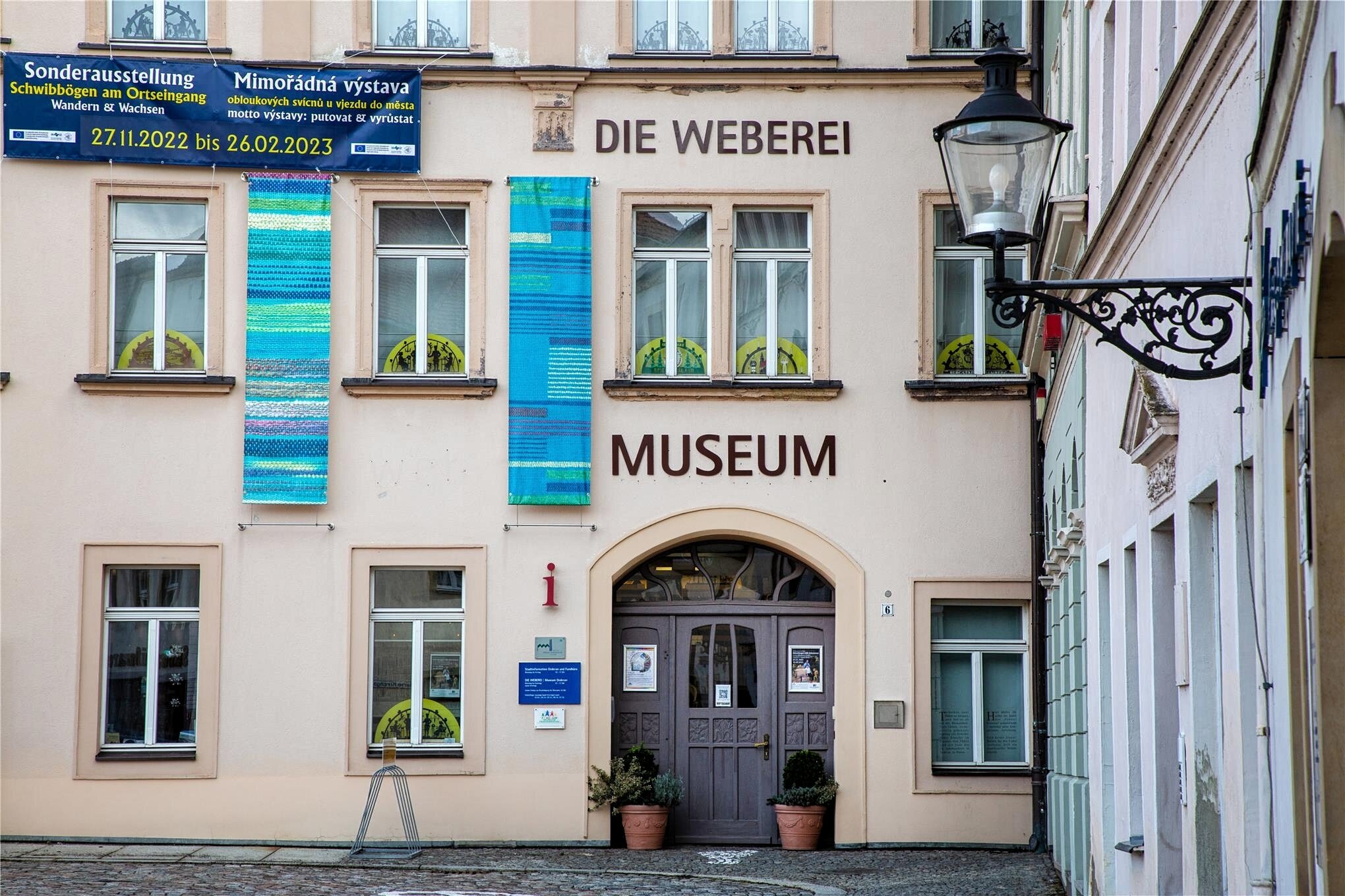 Verschwundene Koffer und gealterte Stewardessen: Kabarett „Die Raspel ...