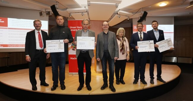 Vier Vereine im Landkreis Zwickau dürfen sich über vorzeitige ...