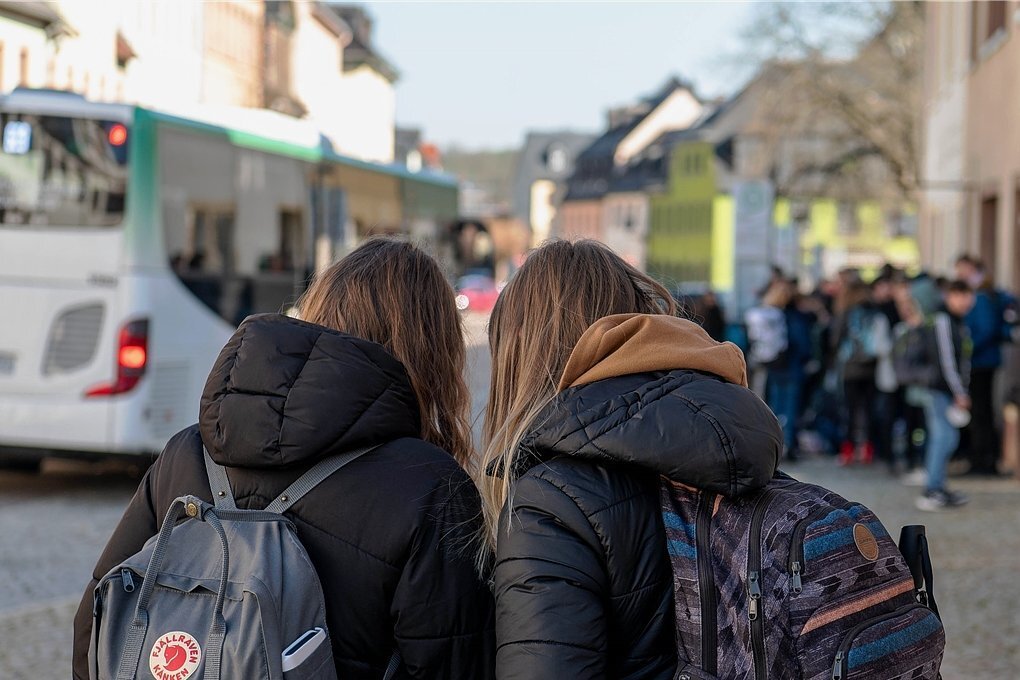 VMS beschließt Abschaffung des Schülertickets - Teurere Fahrkarten für ...