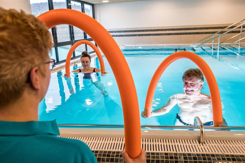 Wassergymnastik für Kurgäste im Erzgebirge: Actinon Bad Schlema nimmt ...
