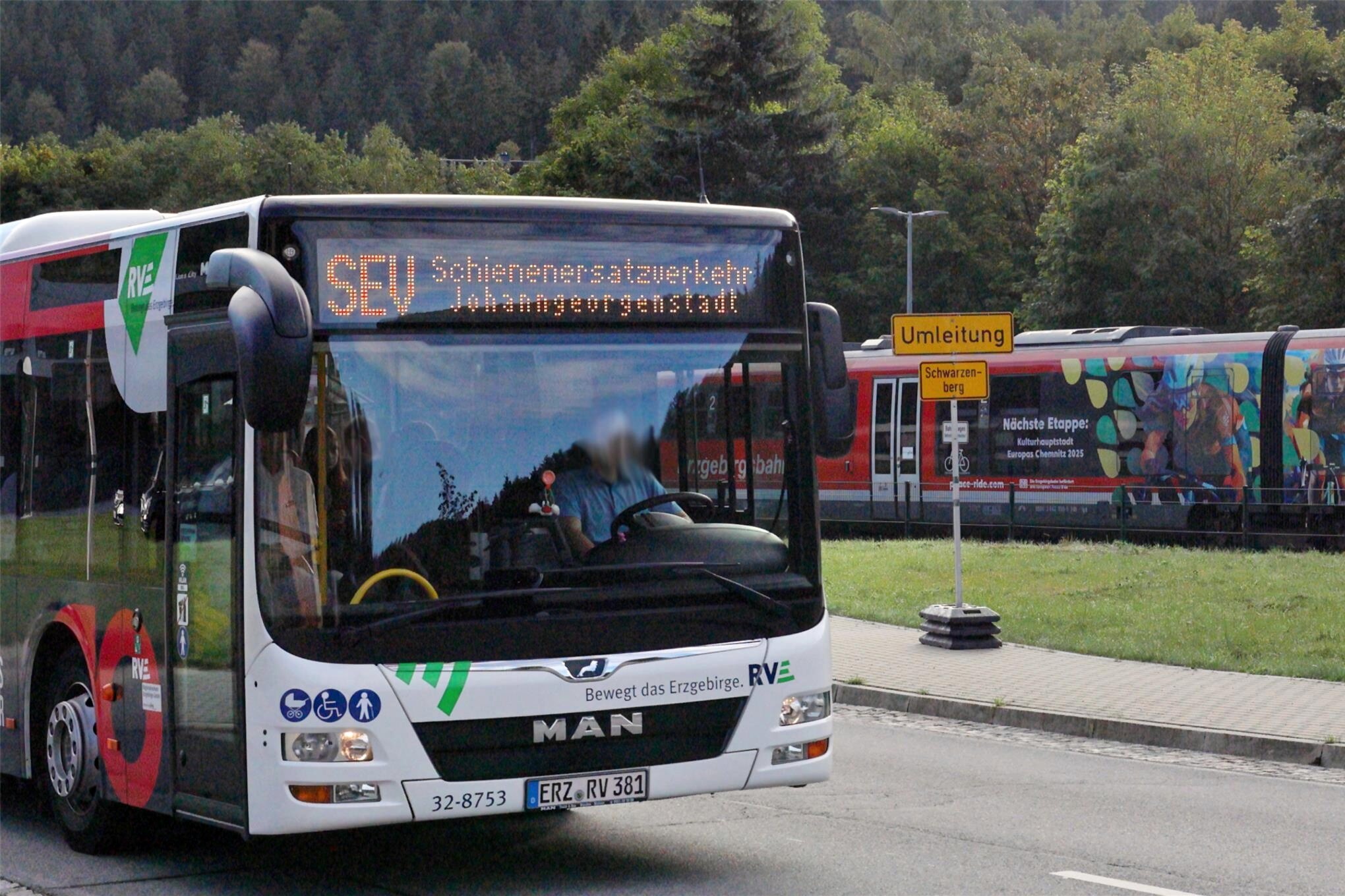 Wegen Bauarbeiten an der Strecke: Zwischen Johanngeorgenstadt und Antonsthal rollen Busse statt Bahn