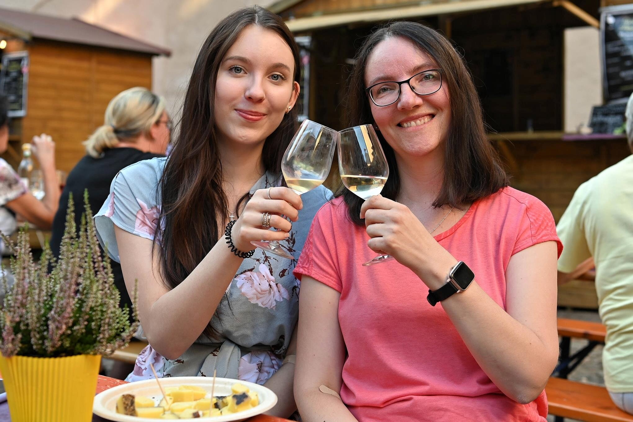 Weinfest auf Schloss Rochlitz: Hunderte Gäste genießen edle Tropfen