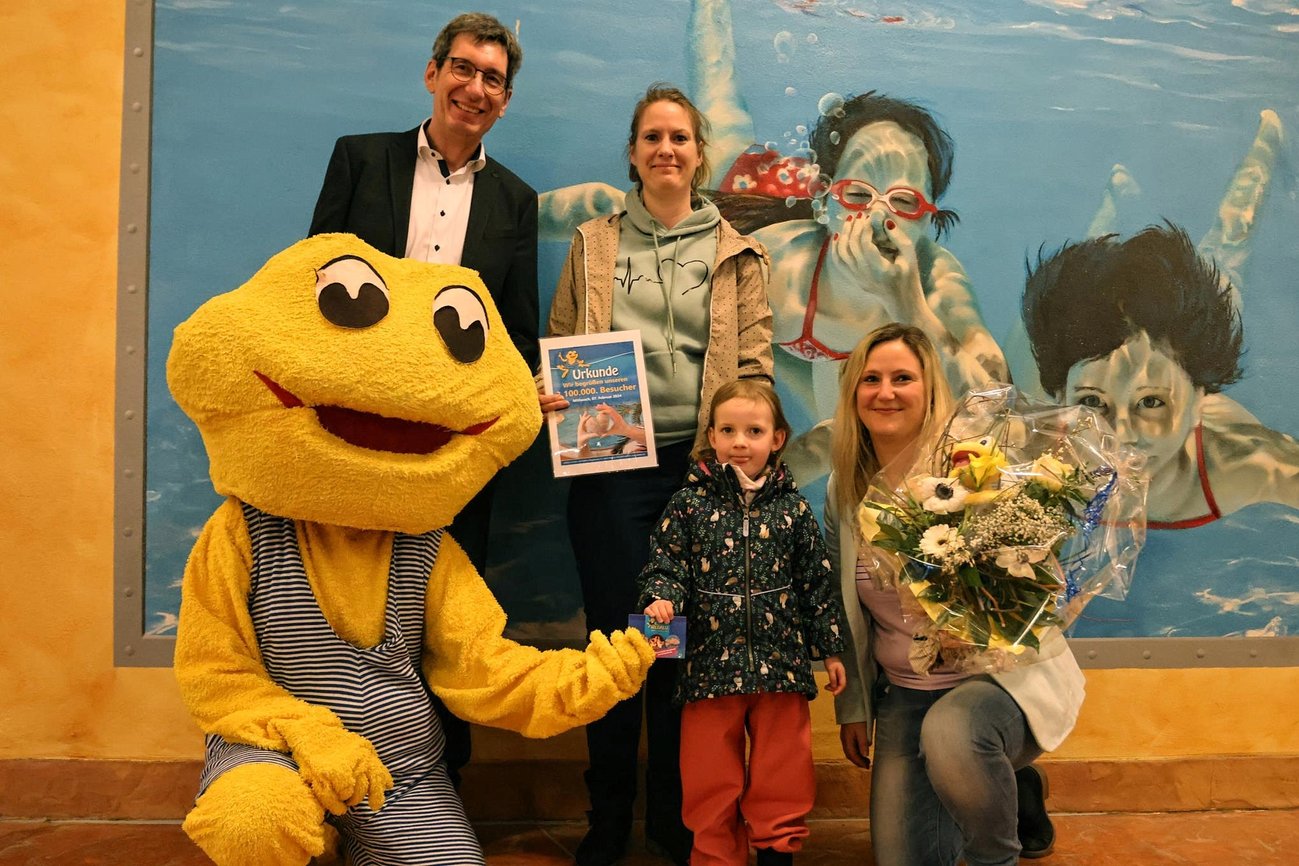 Werdau: Jubiläumsgäste im Hallen- und Freibad „Webalu“ kommen aus ...