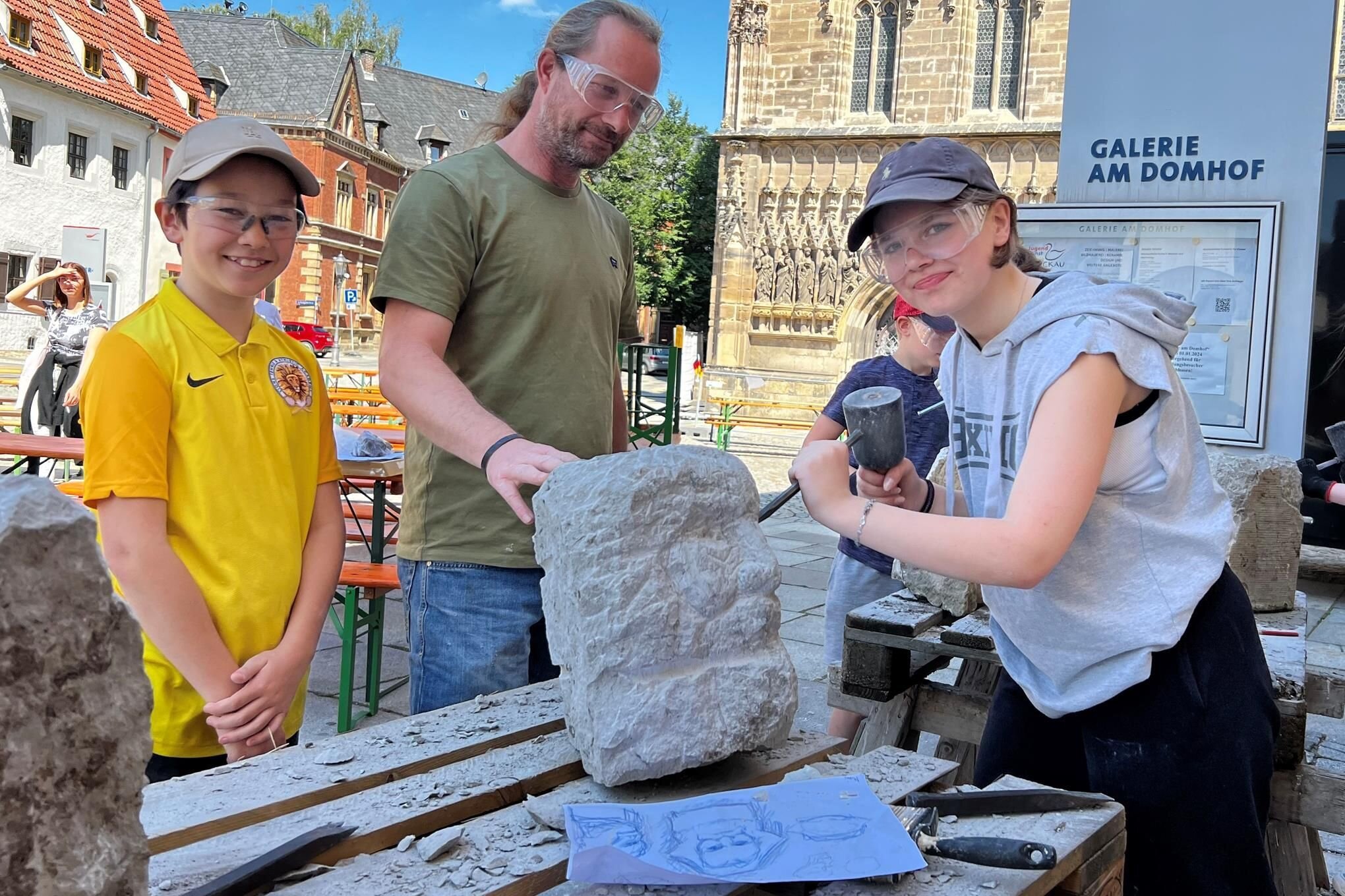 Werkstattwoche in Zwickau: Warum eine 15-Jährige den Marx-Kopf in Stein ...