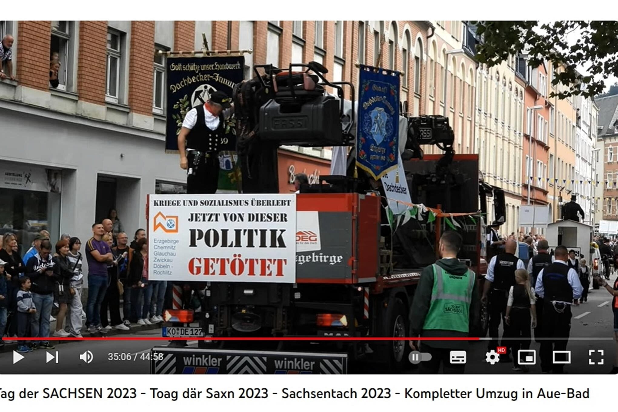 Wirbel um Schild bei Festumzug zum Tag der Sachsen in Aue: Das steckt wirklich dahinter