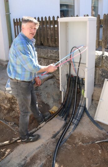 Wo drei Vereine Leerrohre fürs schnelle Glasfasernetz verlegen