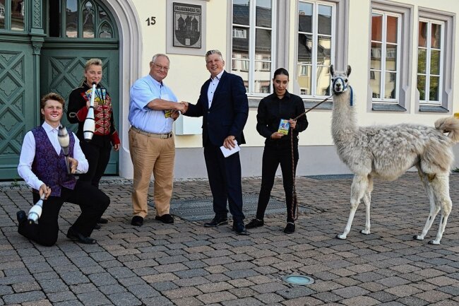 Zirkus in Frankenberg: Was will der Bürgermeister mit einem Lama?