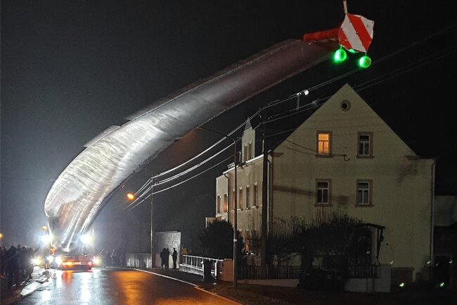 Zweites Rotorblatt für Mittelsachsens höchstes Windrad eingetroffen