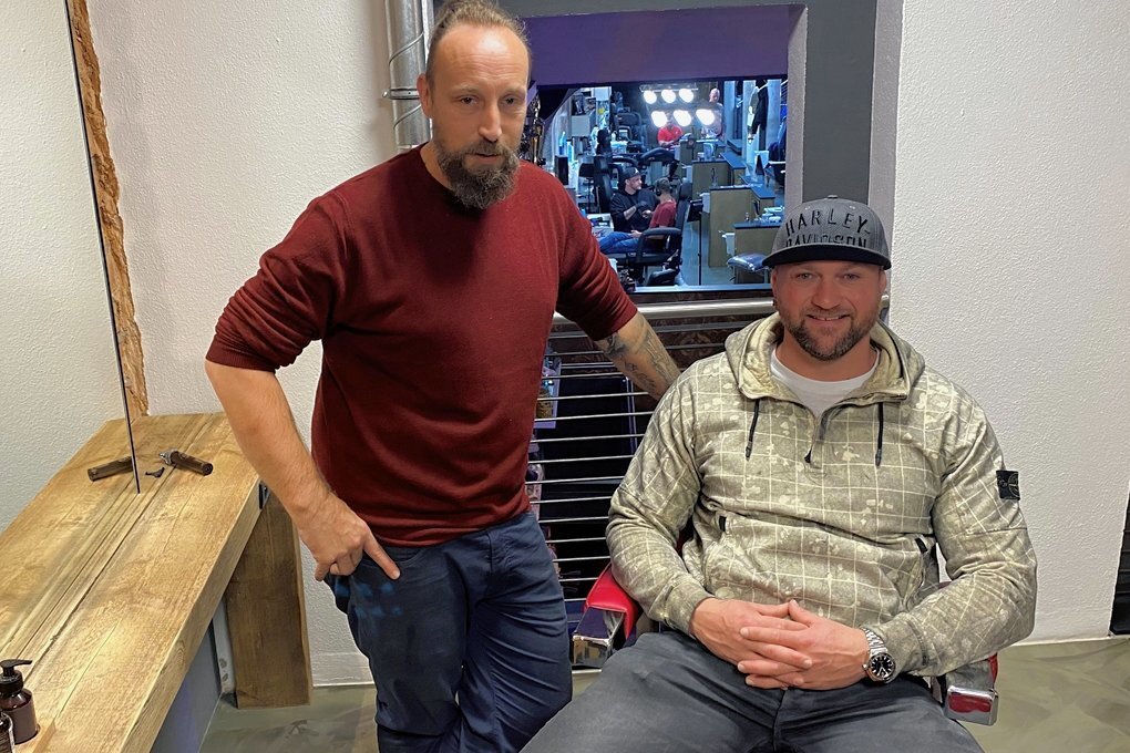 Zwickauer Star-Tätowierer Randy Engelhard hat nun einen Friseur an ...